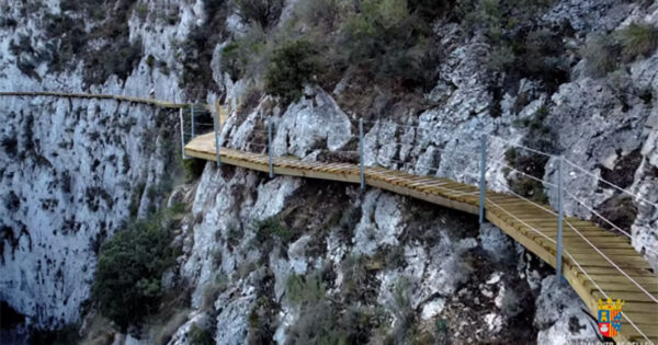COSTA BLANCA UP - Hanging footbridge on the Relleu Reservoir route (Relleu)
